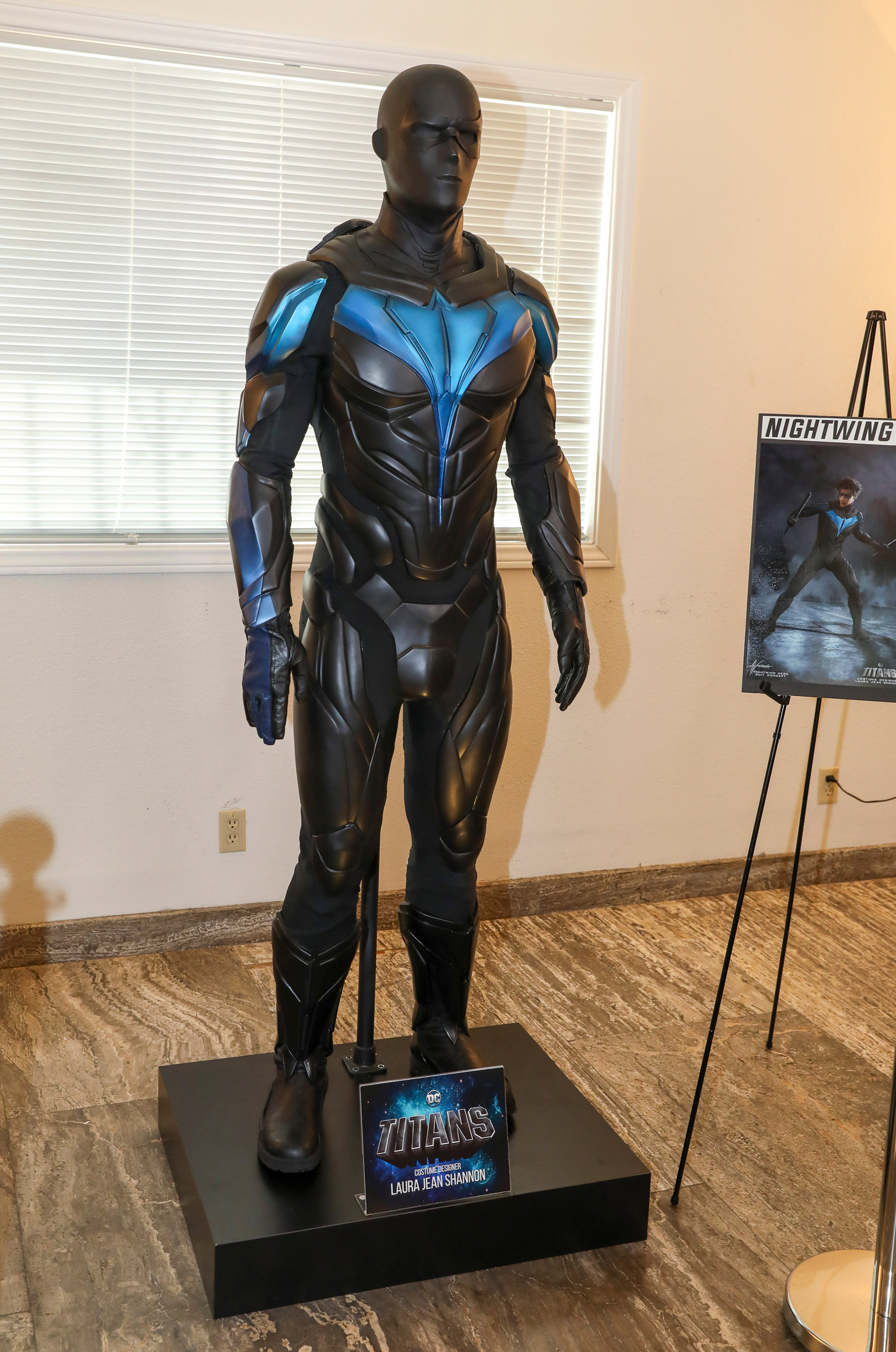 Here’s Your First Official Look At Nightwing’s Costume From Titans ...
