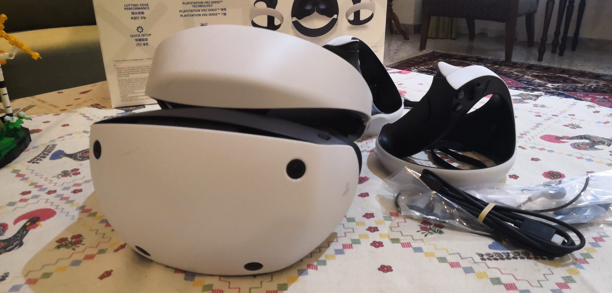 Here’s A First Look At The PSVR 2 In Our Hands | Kakuchopurei