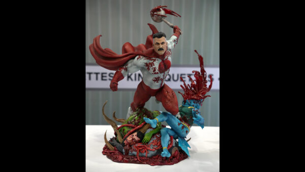 Here’s When You Can Pre-order This Invincible Omni-Man Statue ...