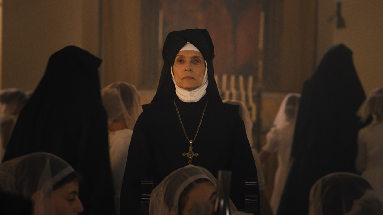 The First Omen Review: An Ominous Prequel Elevated By Great ...