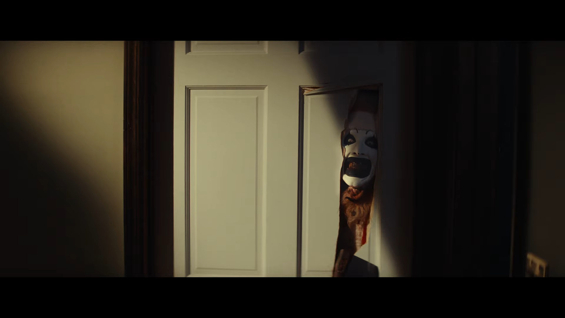 Art The Clown Returns In New Bloody & Gory Terrifier 3 Trailer ...